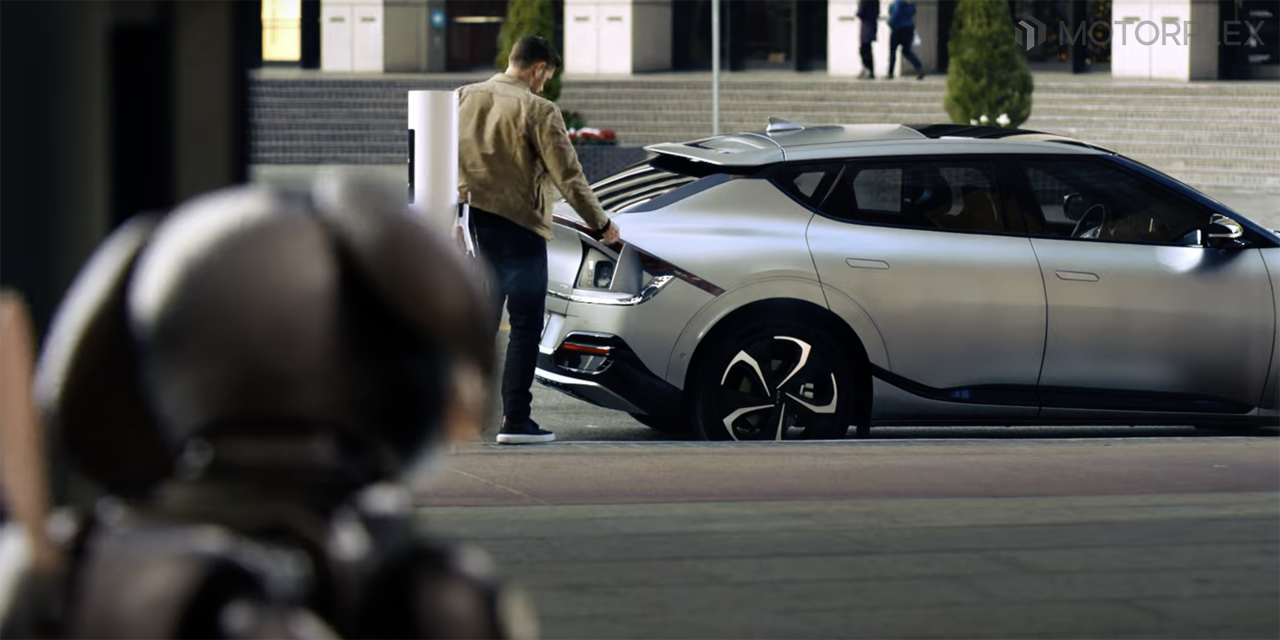 로봇 개 충전하는 기아 EV6 광고, V2L보다 중요한 건 유기견 문제