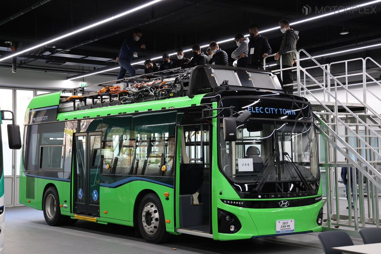 현대 일렉시티타운 전기마을버스 체험기... ‘350km 갈 수 있어'
