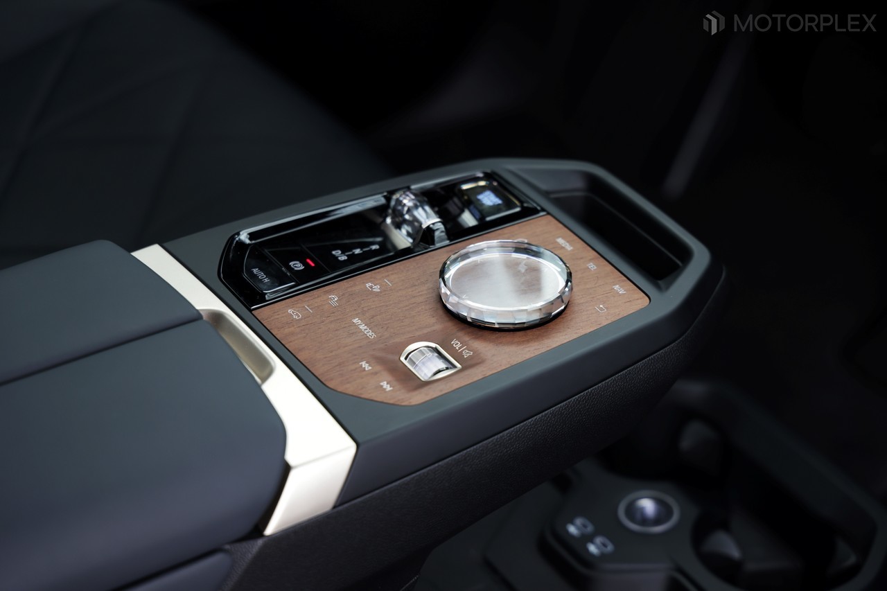 [모플시승] BMW iX xDrive 50, '미래를 담은 그릇’