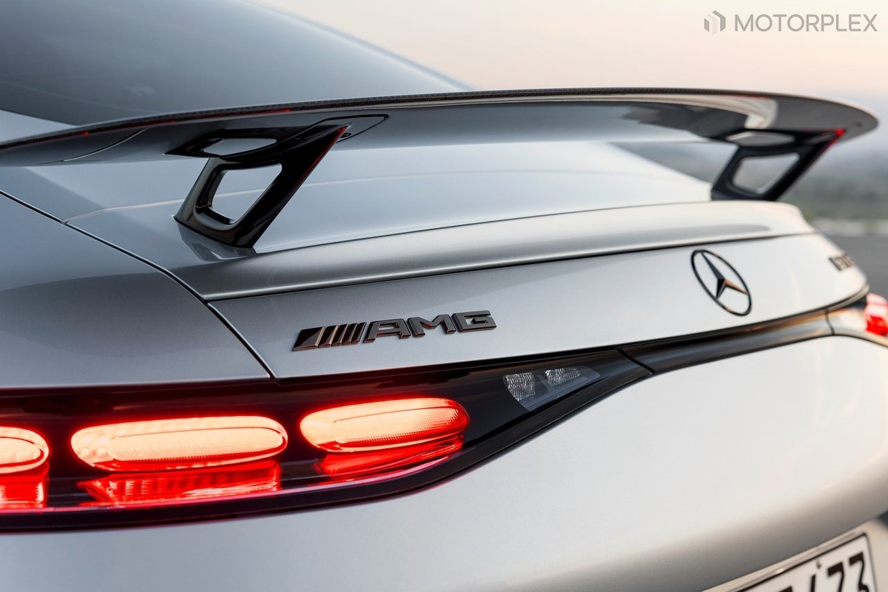 벤츠 신형 AMG GT 공개, ‘V8, 577마력, AWD탑재’