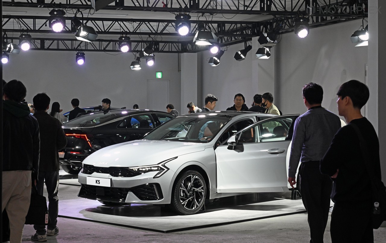 기아 K5 페리 출시 QnA… ‘2.5 터보, PHEV 출시도 가능성 있다’