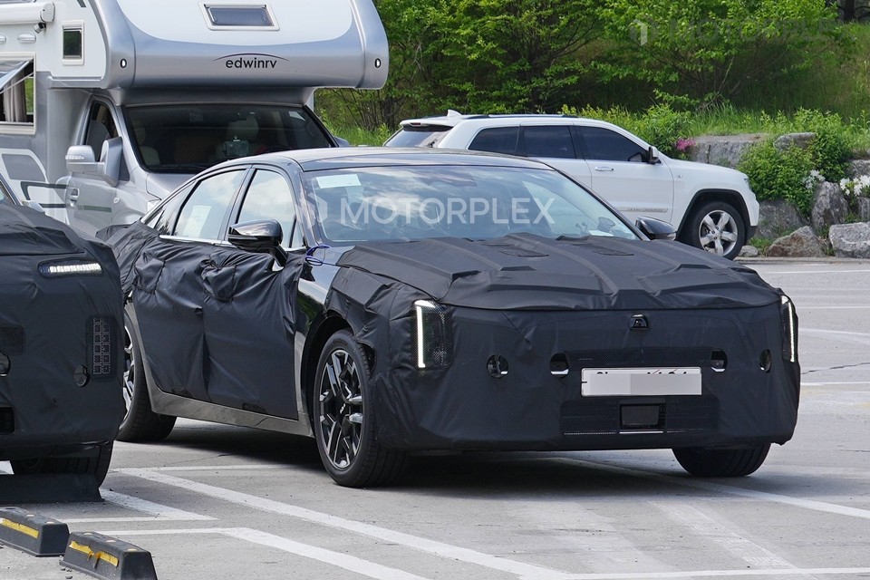 기아 K8, 국내 휴게소에서 포착 '날 것 그대로'