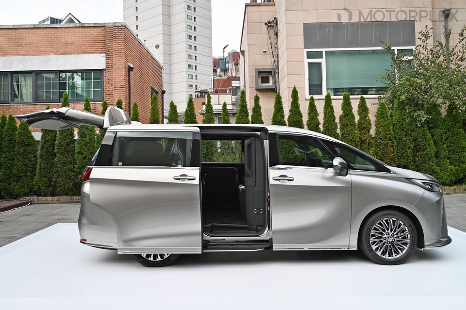 [모플시승] 렉서스 LM 500h, 일본 최고 MPV를 만나다