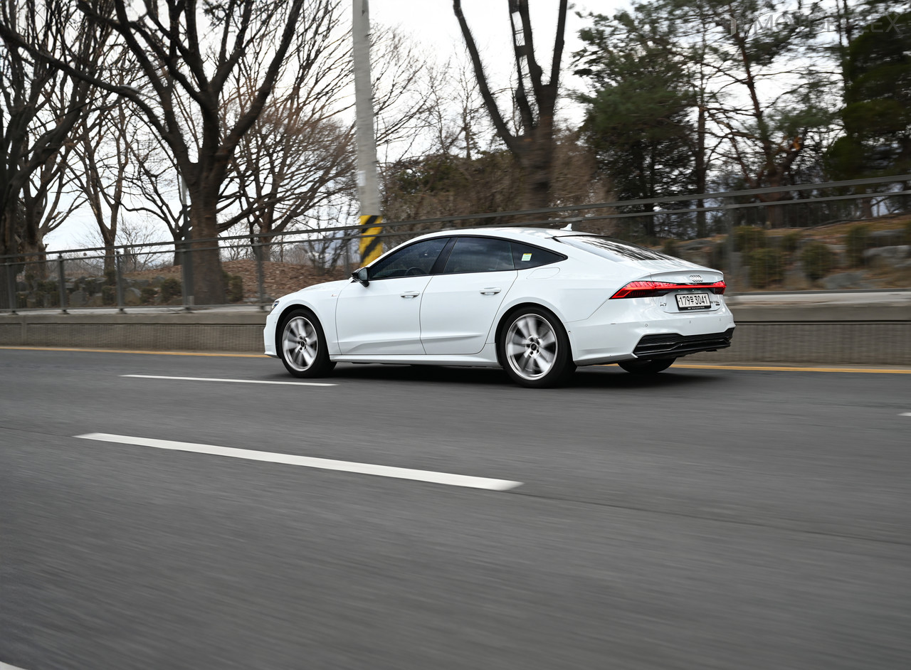 [모플시승] 아우디 A7 55 TFSI e, ‘멋과 연비 갖춘 정통 세단'