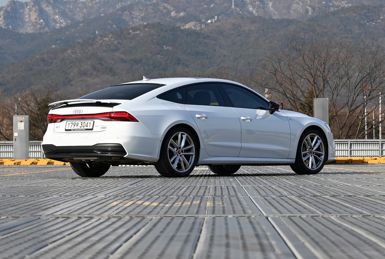 [모플시승] 아우디 A7 55 TFSI e, ‘멋과 연비 갖춘 정통 세단'